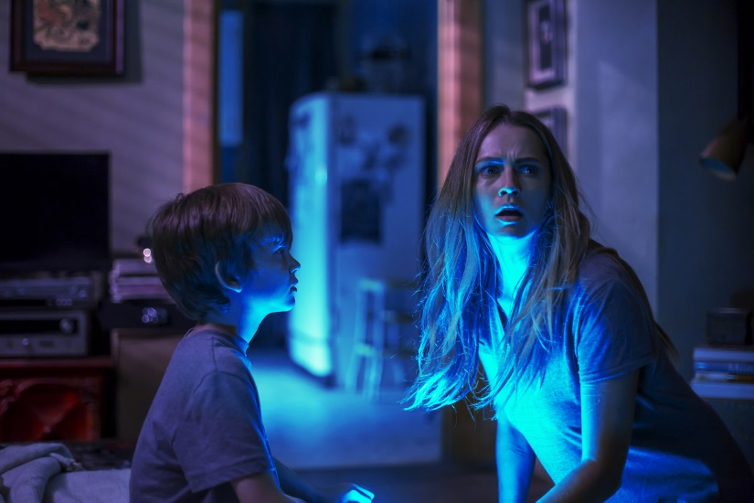 How The Creepy Sound Of LIGHTS OUT Was Made: | A Sound Effect